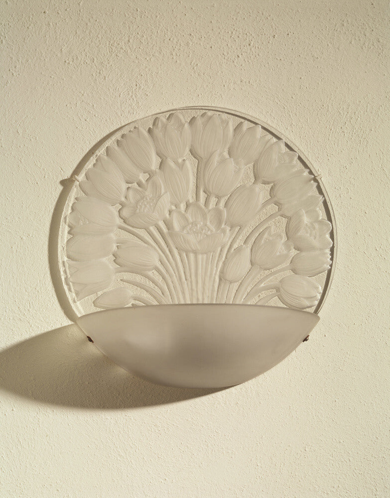 A detail of the tulip uplighter in the Dining Room at Coleton Fishacre ...
