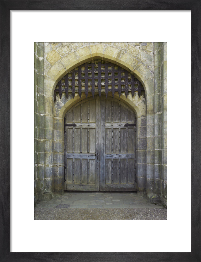 The entrance gate and portcullis in the Gatehouse at Bodiam Castle, Ea ...